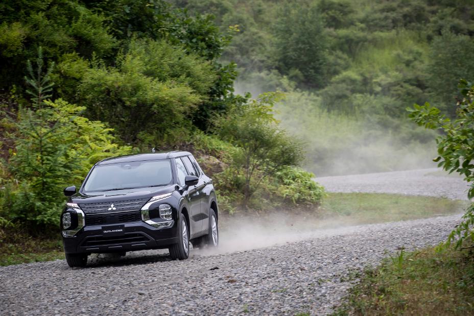 The all new Outlander running