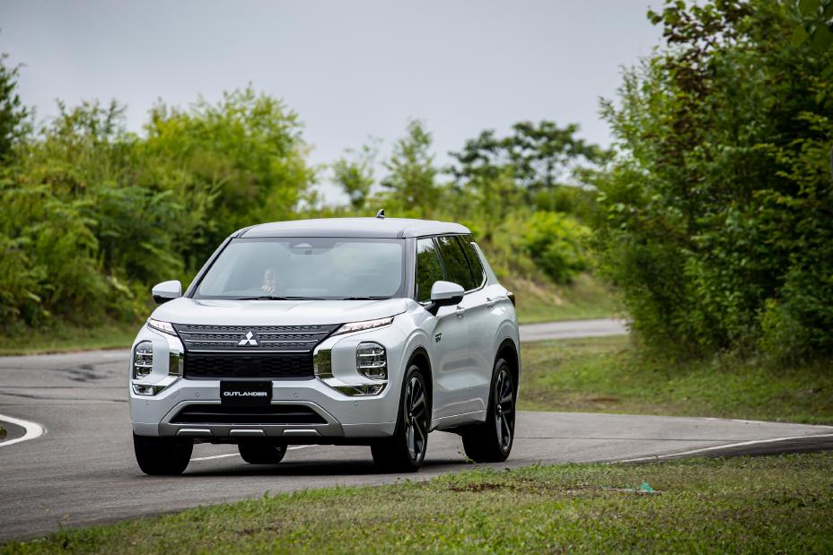 The all new Outlander running