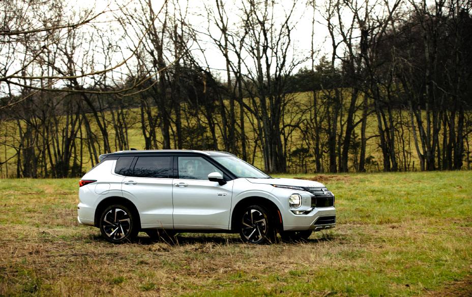 Mitsubishi Outlander Plug-In Hybrid Selects